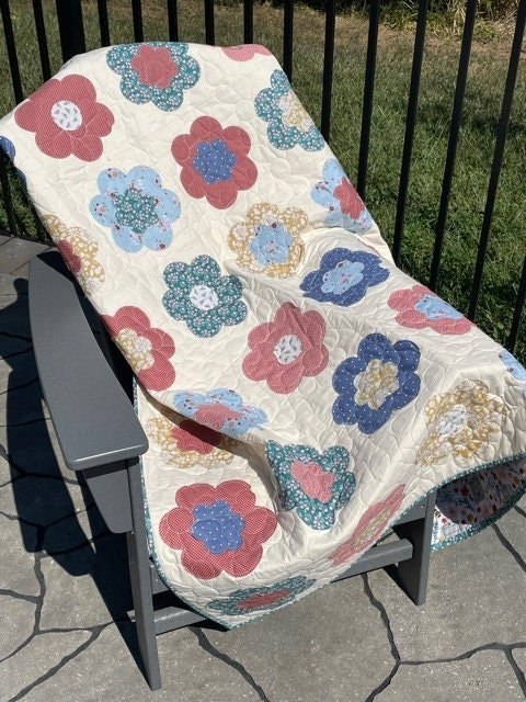 Pocket Full of Posies Quilt Pattern – Easy Piecy Quilts